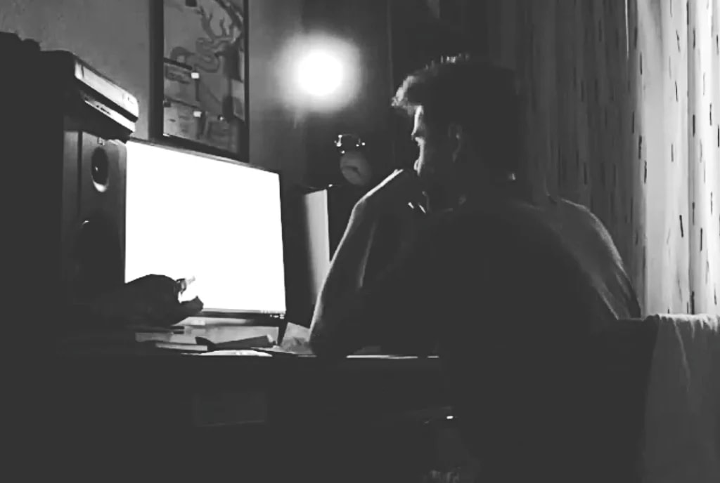 Day in the Life of a Software Engineer: Exploring Remote vs Hybrid Work