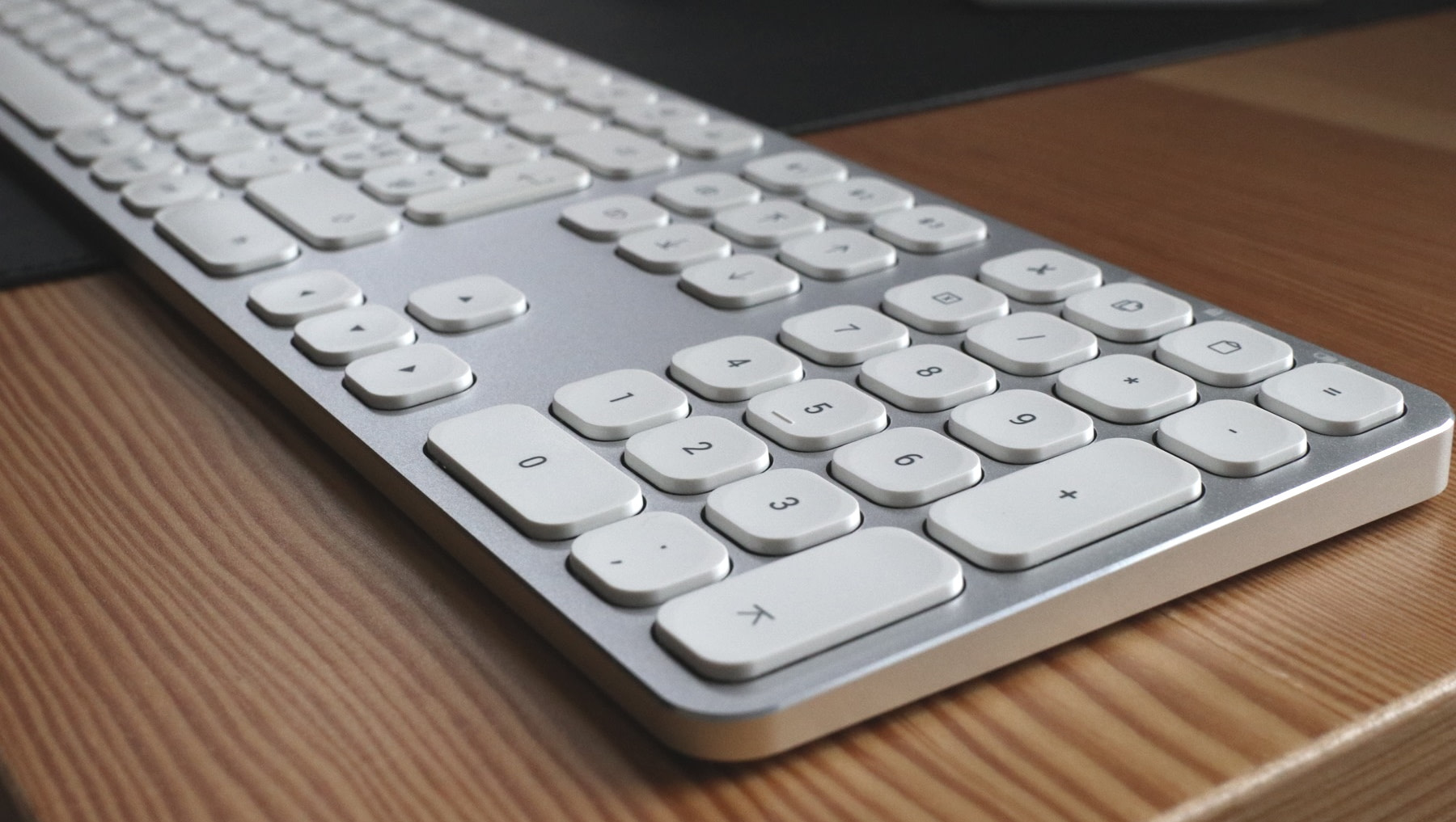 6 Best Mac Keyboards That Money Can Buy; Compared & Tested